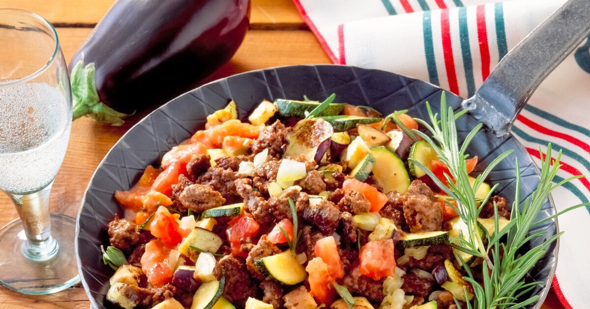 Regen? Couch? Zeit für diese leckere Zucchini-Hackpfanne