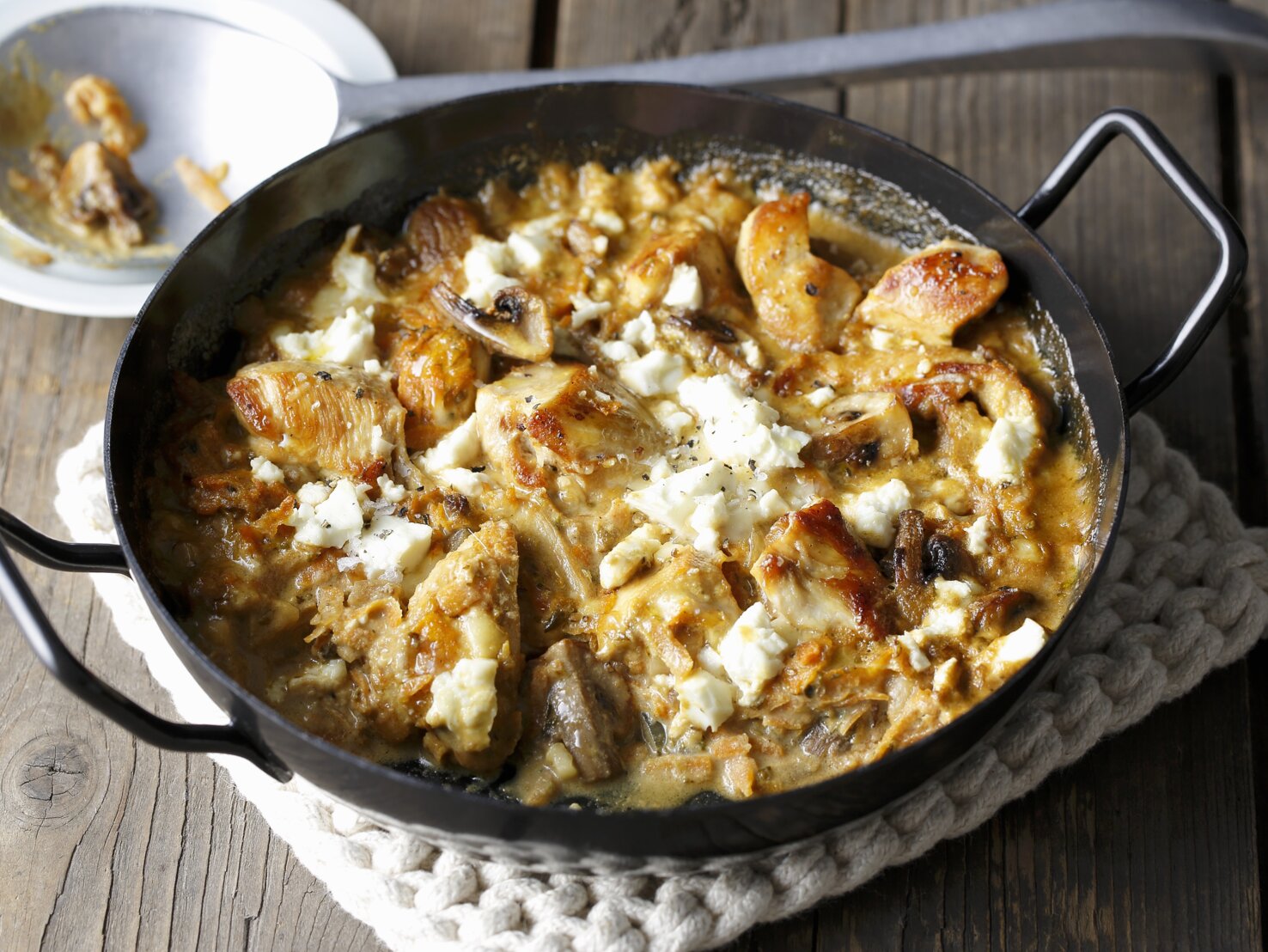 Low Carb Hähnchen-Auflauf mit Champignons – in 20 Minuten fertig