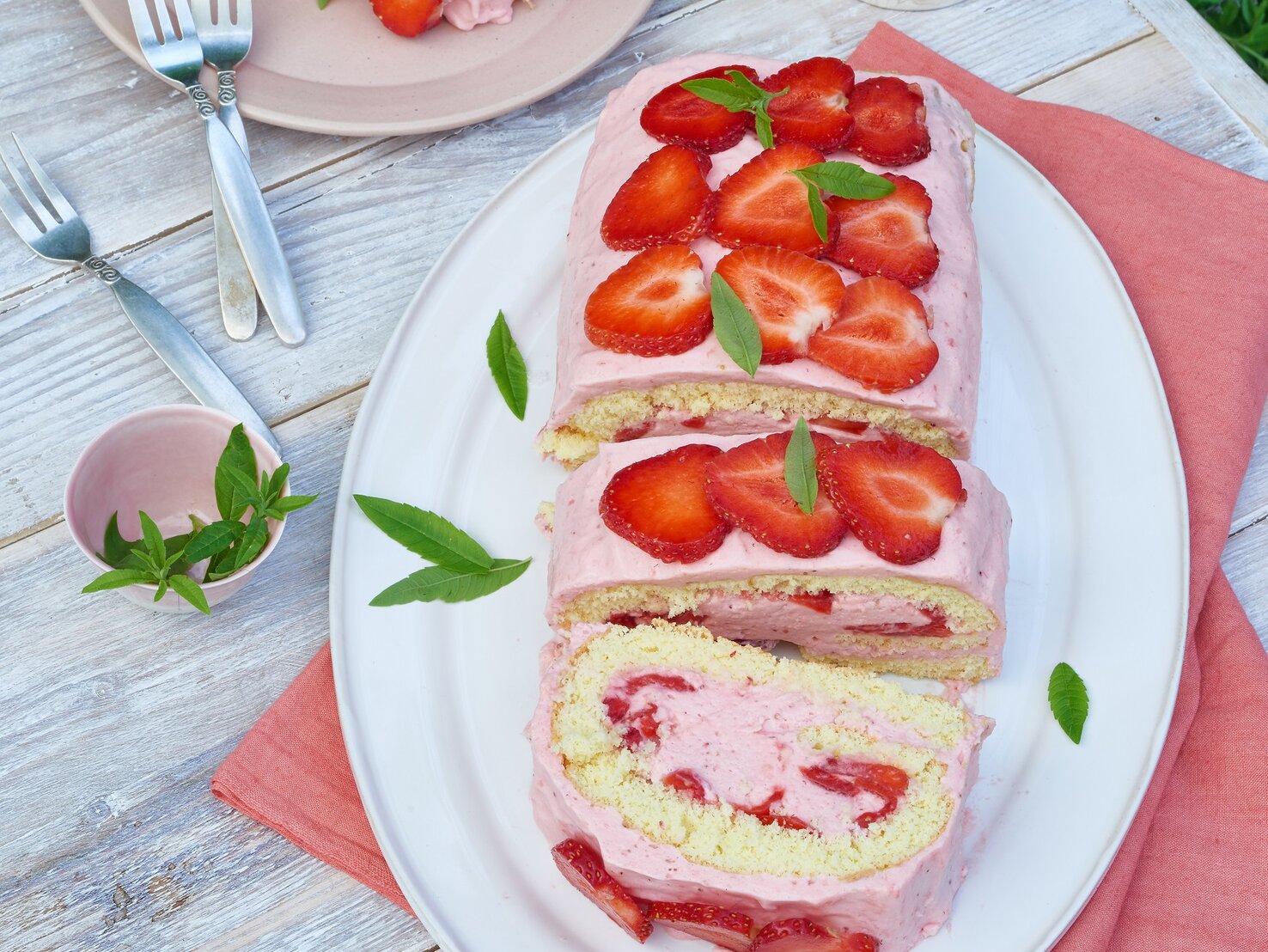Erdbeer-Biskuitrolle mit Buttermilch-Zitronenmousse: Endlich Sommer
