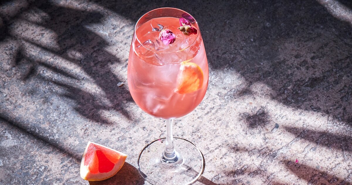 Pink Spritz mit Bitter Lemon: So mixt du den Sommer-Cocktail