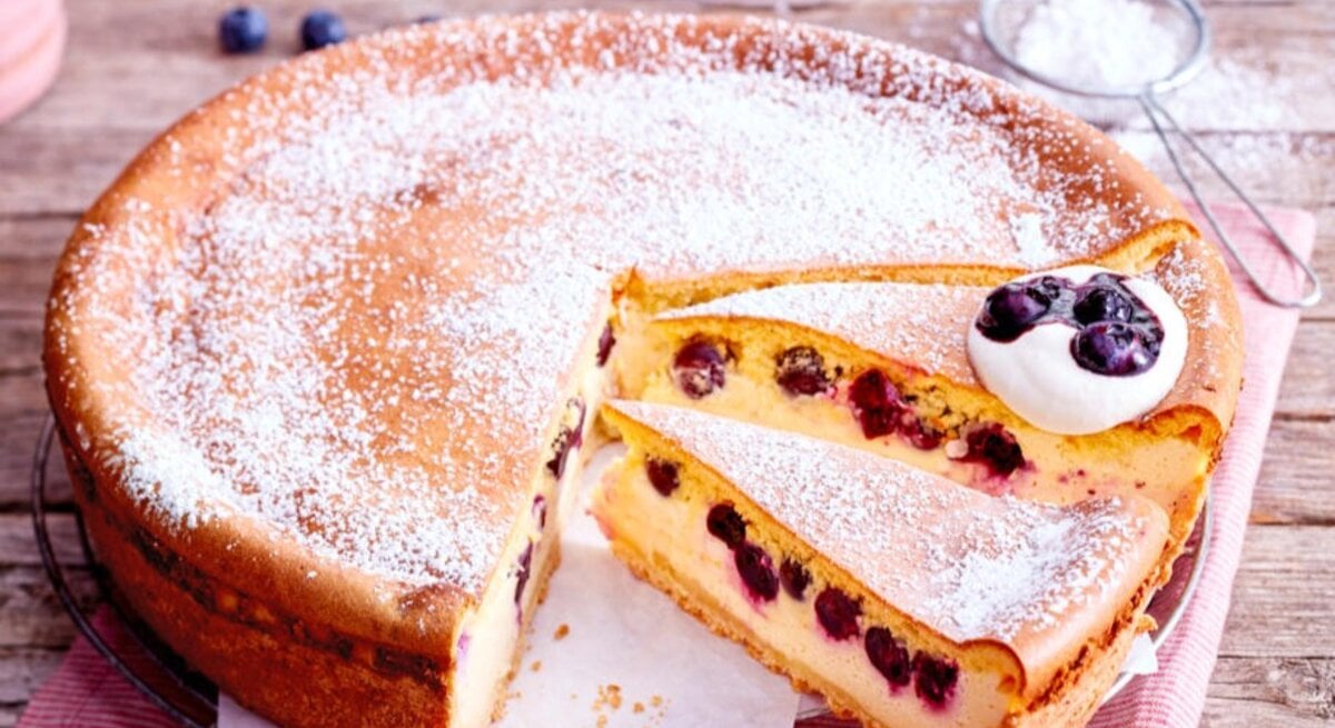 Blaubeer-Eierschecke mit Quark und Heidelbeeren
