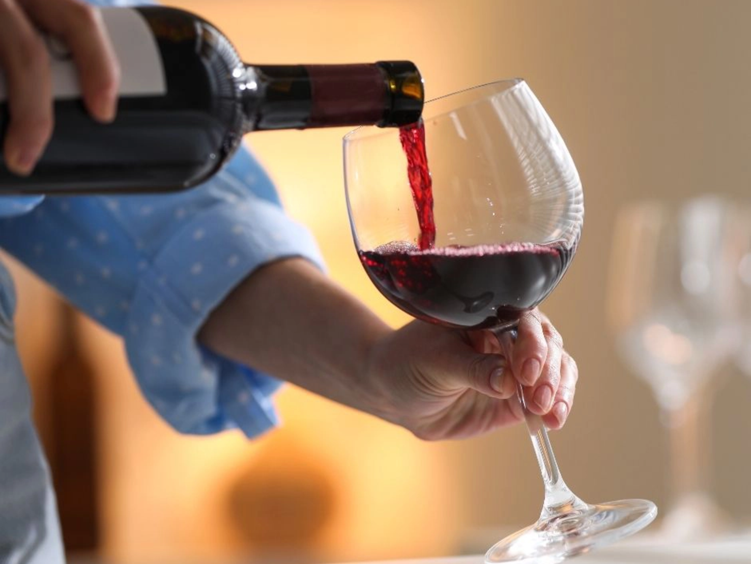 Von wegen Herzschutz! So wenig Alkohol im Alter verträgt dein Körper