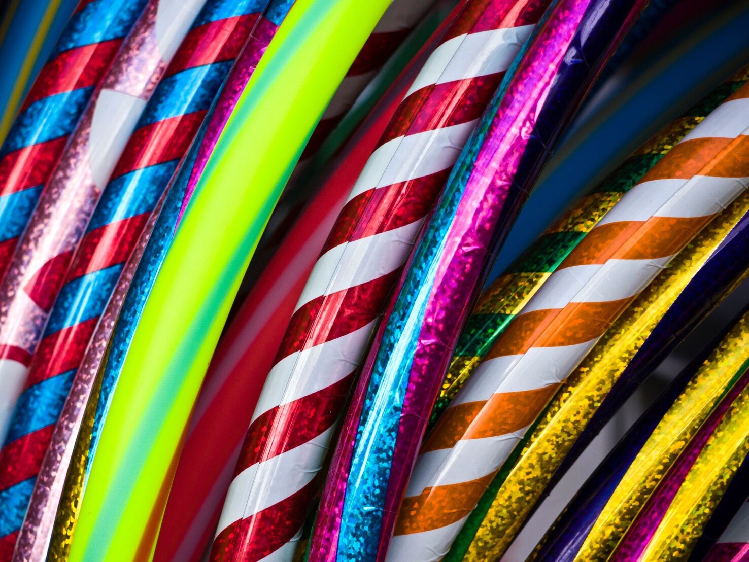 Rund und bunt: Wie dein alter Hula-Hoop-Reifen ein neues Leben bekommt