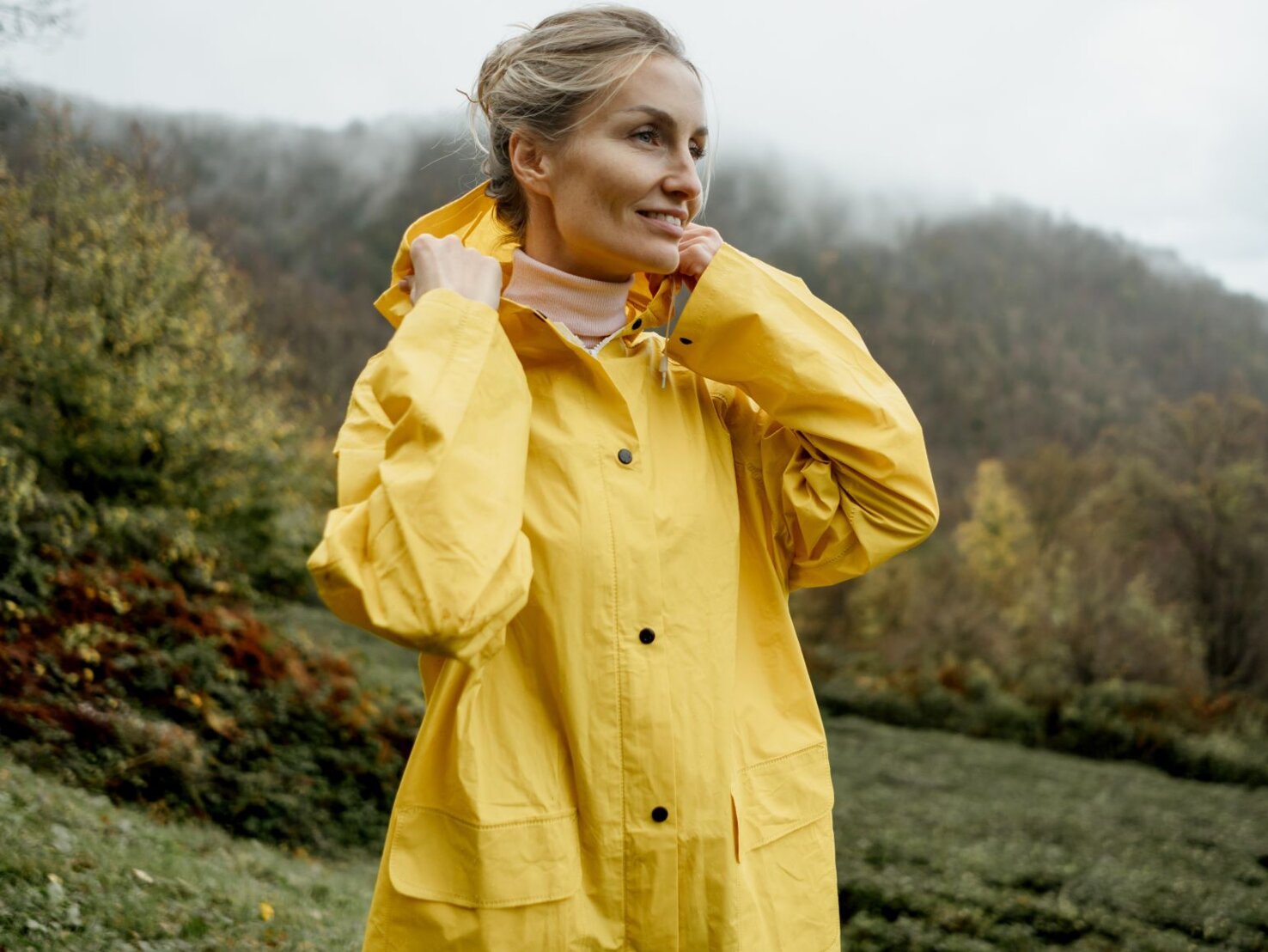Stylisch bei Regen? Tchibo hat die perfekte Jacke für den Herbst