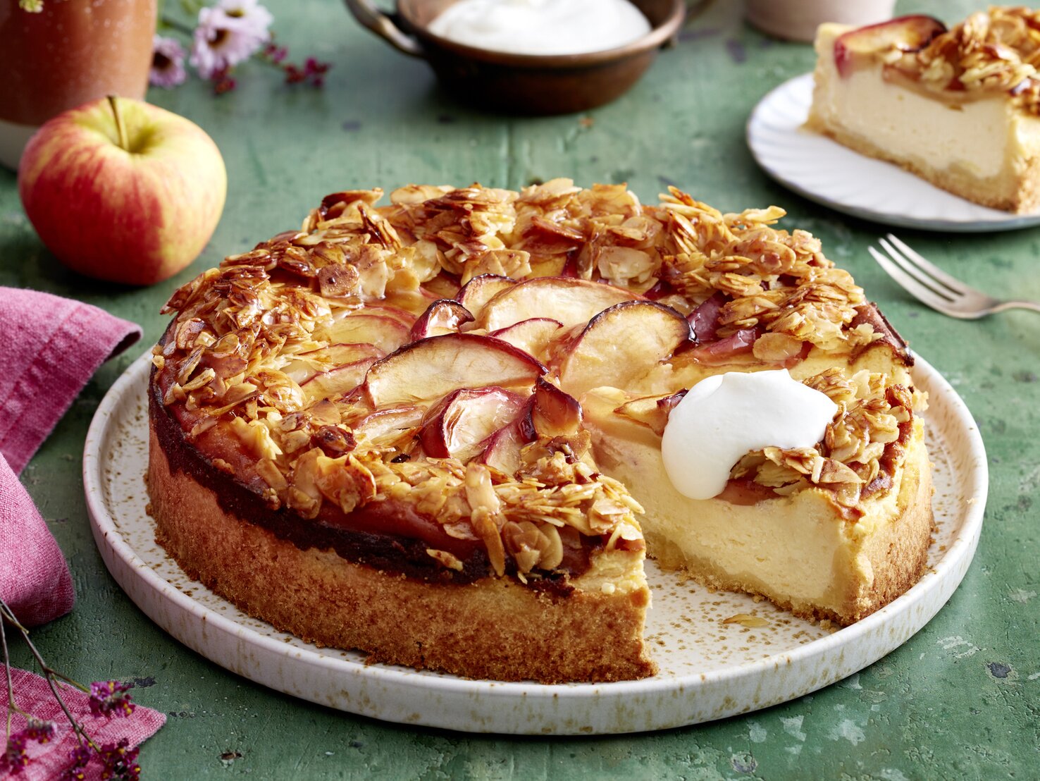 Bienenstich mit Apfel und Quark – bestes Kuchenrezept